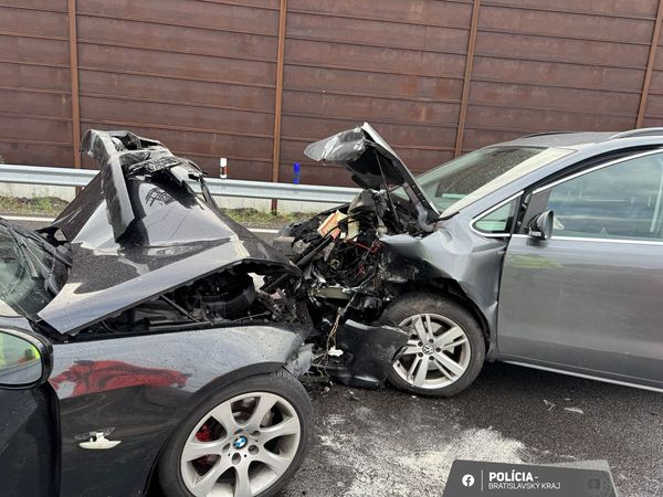 BALESET: Forgalommal szemben haladt egy autó a D4-es kihajtónál ... BALESET: Forgalommal szemben haladt egy autó a D4-es kihajtónál ...