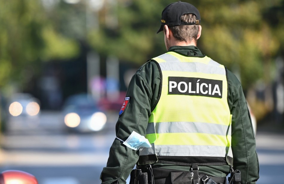 Rejtett kamerával figyelte szomszédnőjét és annak fiát a fürdőszobában ... Rejtett kamerával figyelte szomszédnőjét és annak fiát a fürdőszobában ...
